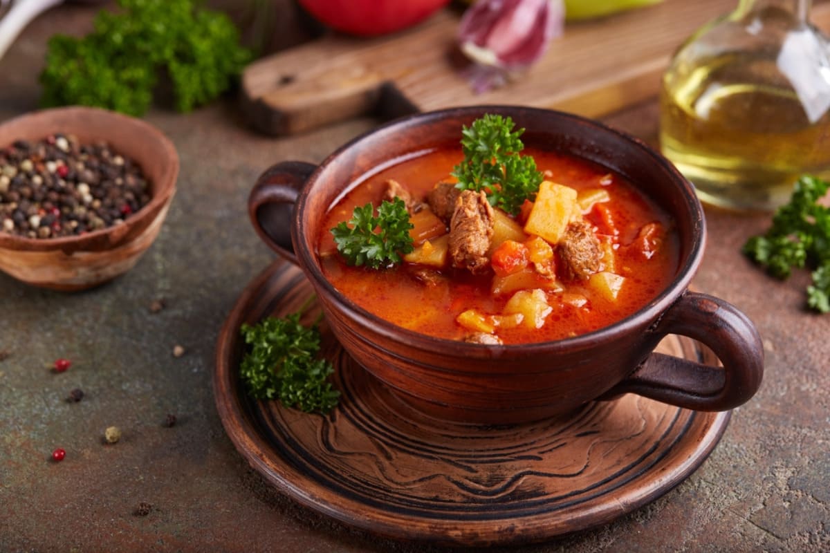 Reteta traditionala de gulas de vita unguresc