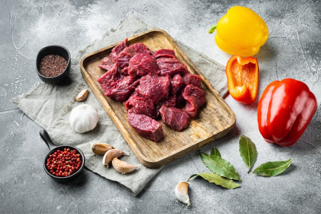 Reteta traditionala de gulas de vita unguresc